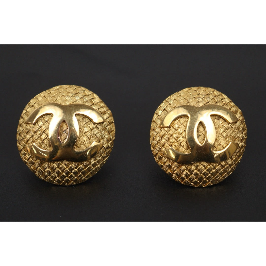 Very Good ( Rank A) ｜ CHANEL Coco Mark Weave Gold Earrings Made In 199 ...